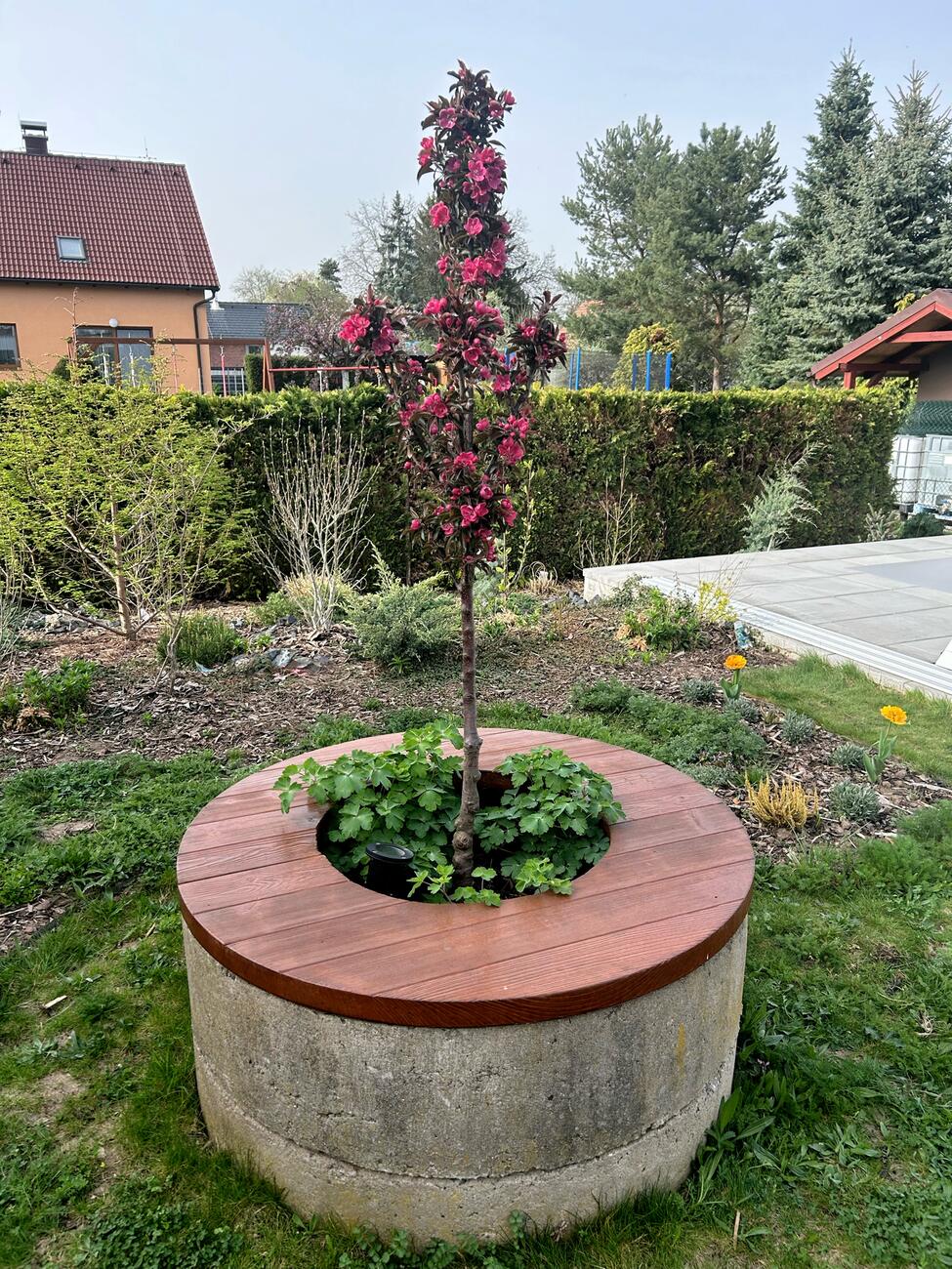 Betonový poklop na studnu DEKOR dřevo | Beton E-shop